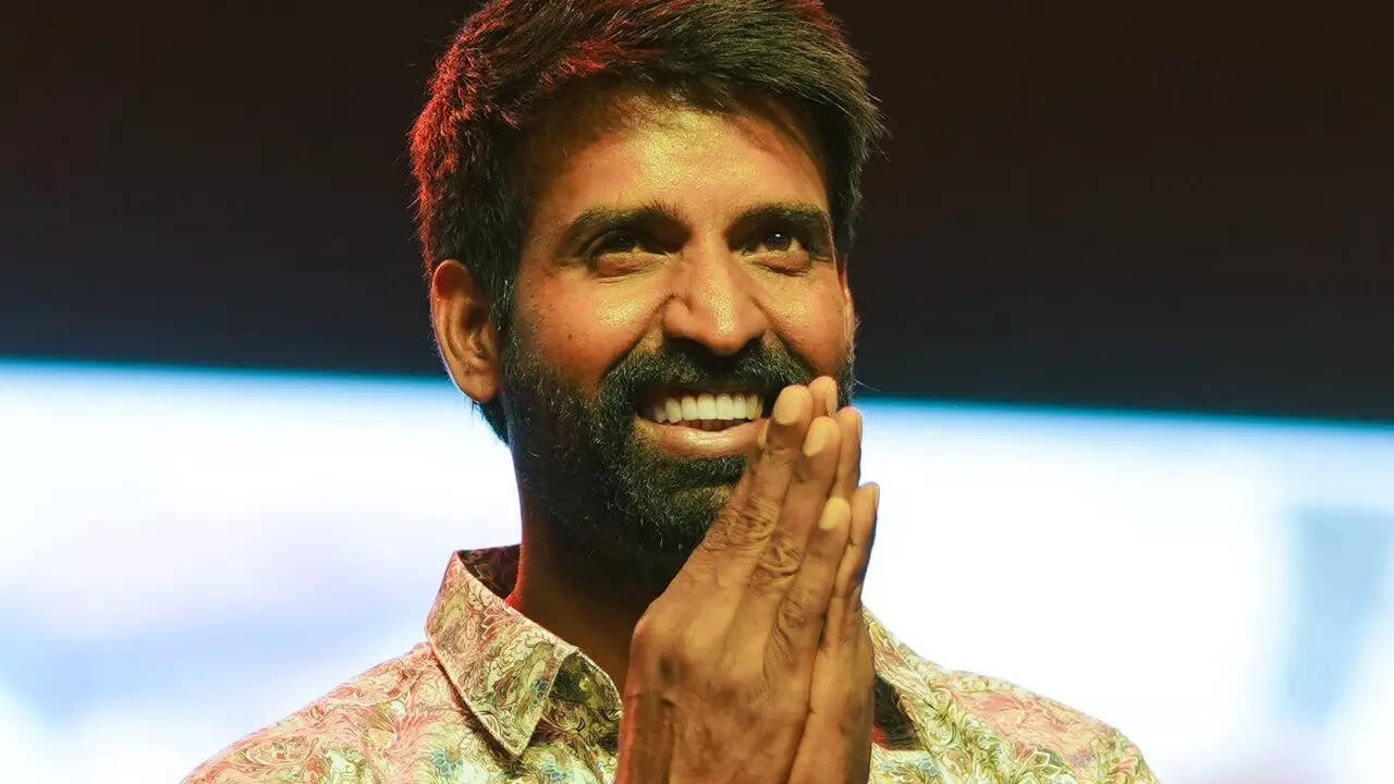 'Mandadi' star Soori accepts fan's complaint, humbly apologizes for ...
