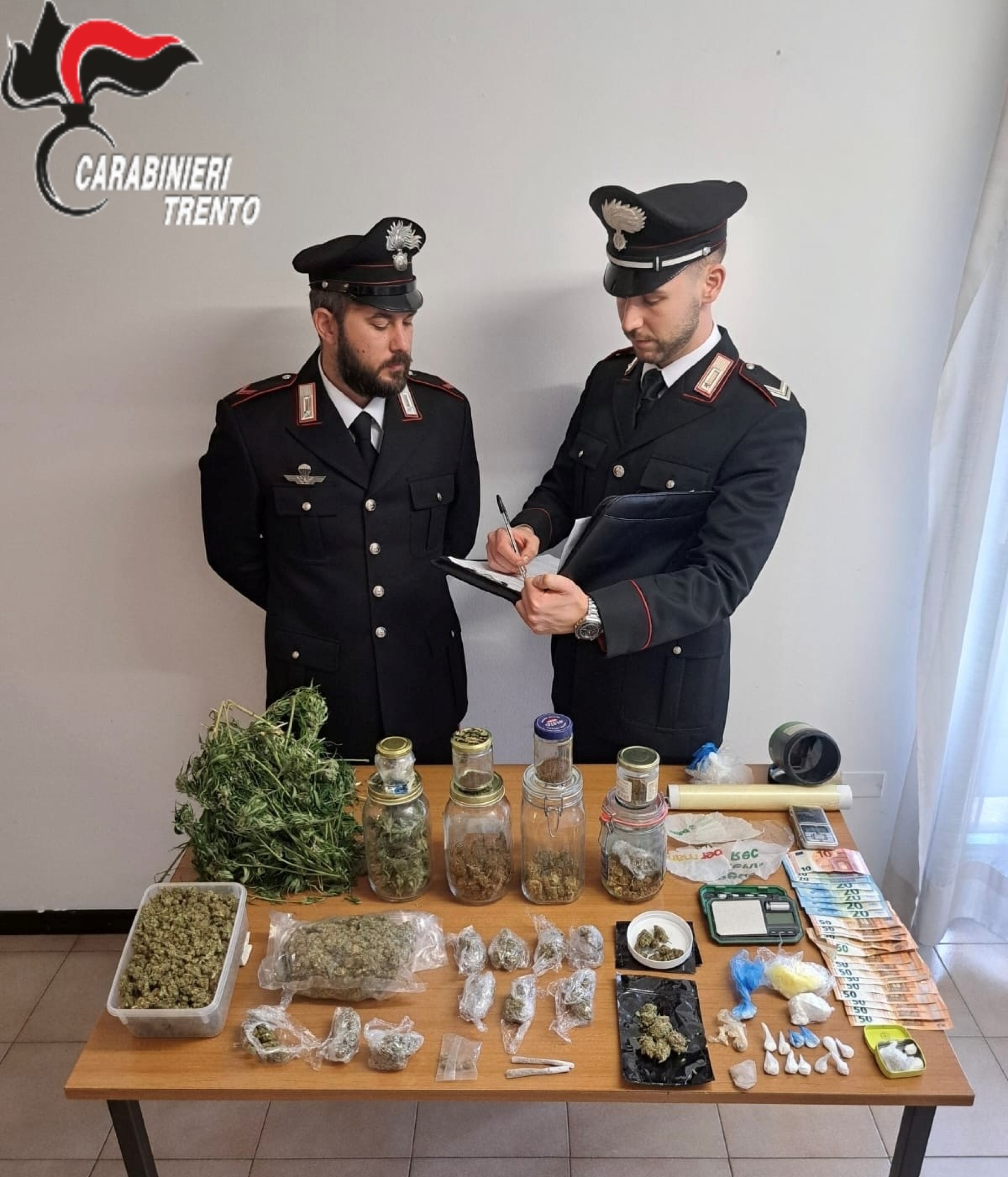 Giovane arrestato con quasi un chilo di droga