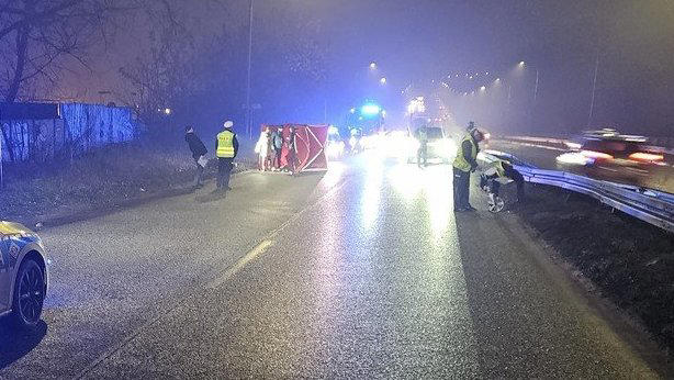 Znaleźli kobietę na DK 94 w Sosnowcu. Nie żyła. Pilny apel policji
