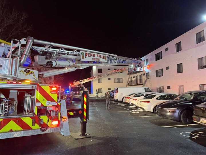 Crews respond after apartment fire breaks out in Monroeville