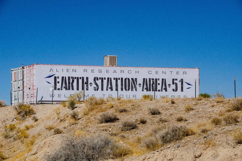 Area 51 scientist's deathbed confession claims he worked with aliens ...