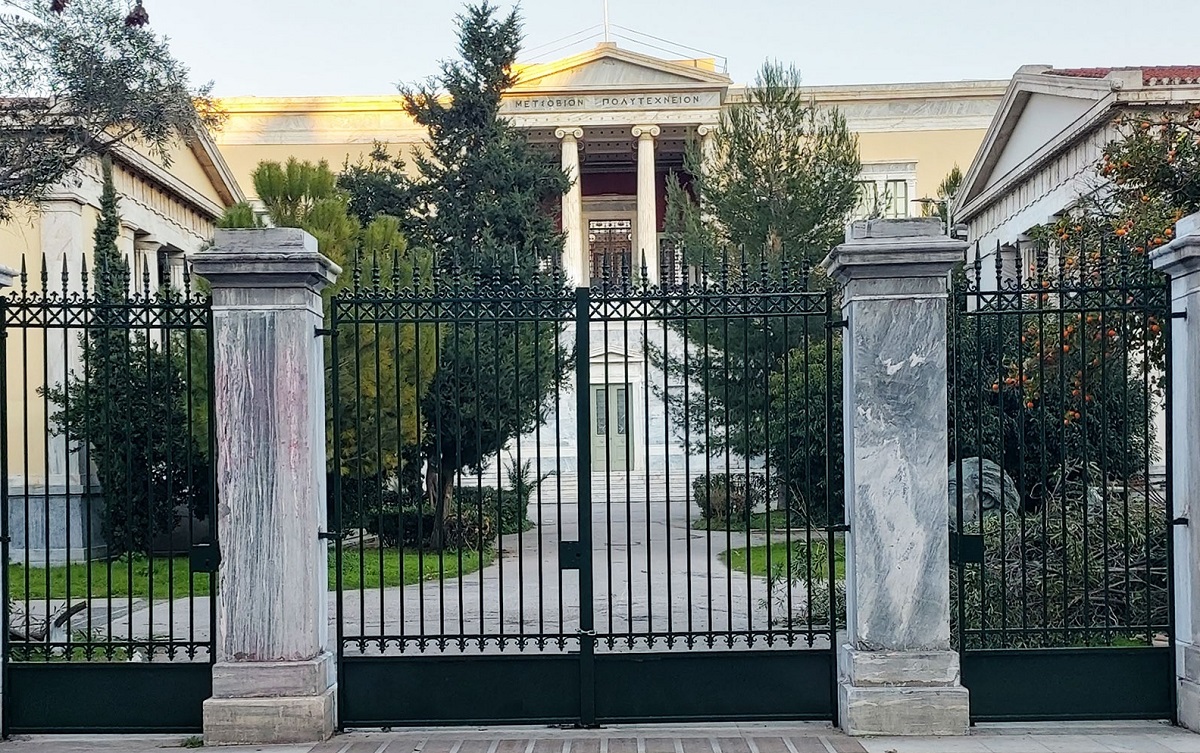 Κόντρα δύο καθηγητών του ΕΜΠ για τα... μάτια φοιτήτριας: Τρικάκια ...
