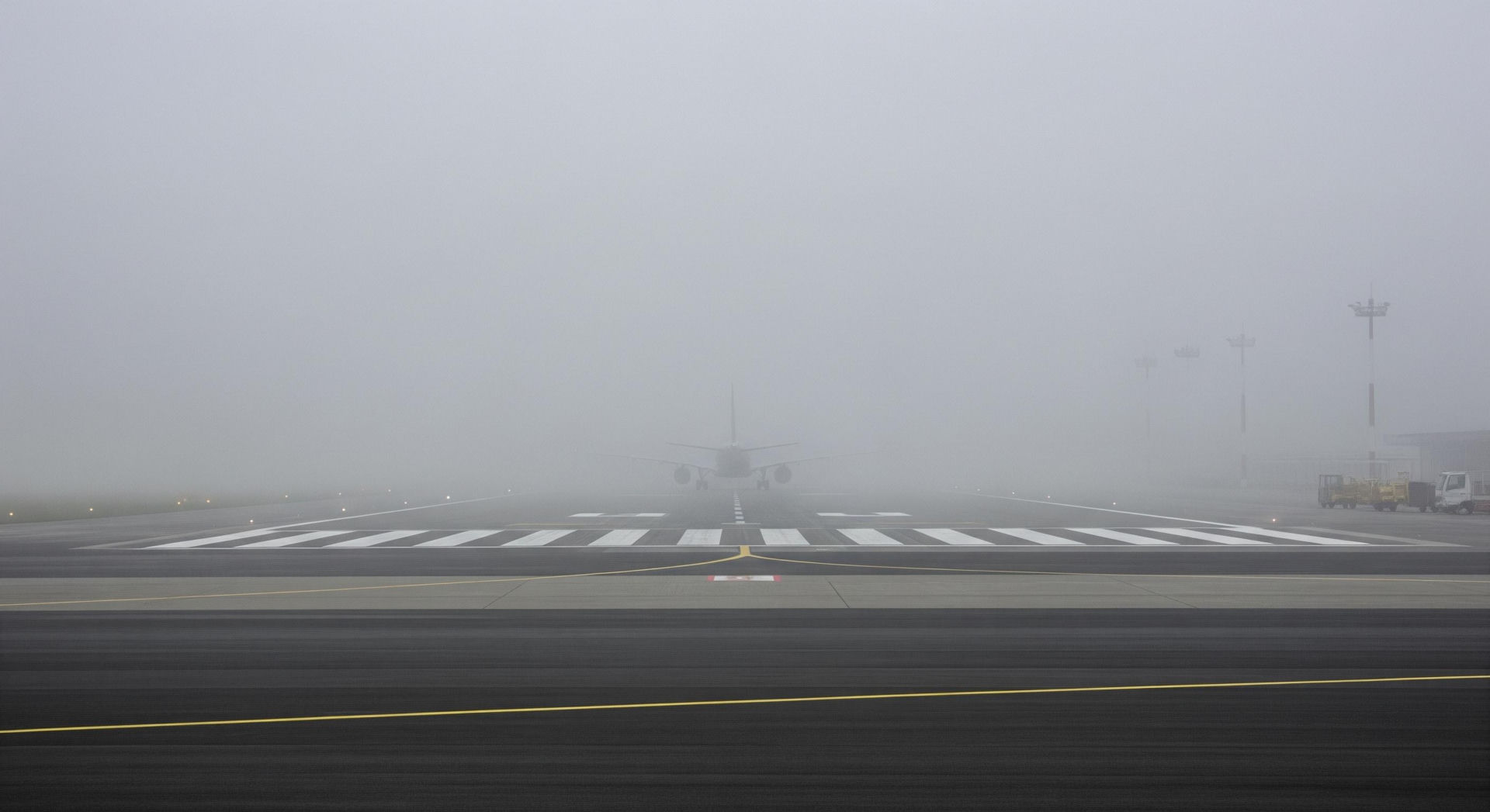 Paraliż lotniska w Krakowie. Pasażerowie wylądują nawet 300 km dalej
