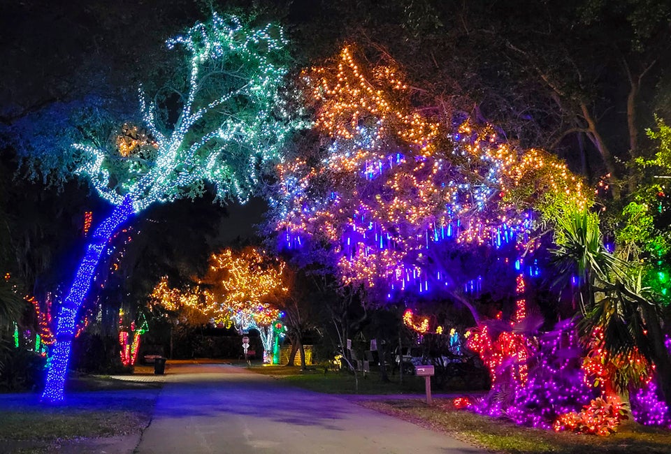 Best holiday lights drive-thrus and Christmas lights shows in Miami ...