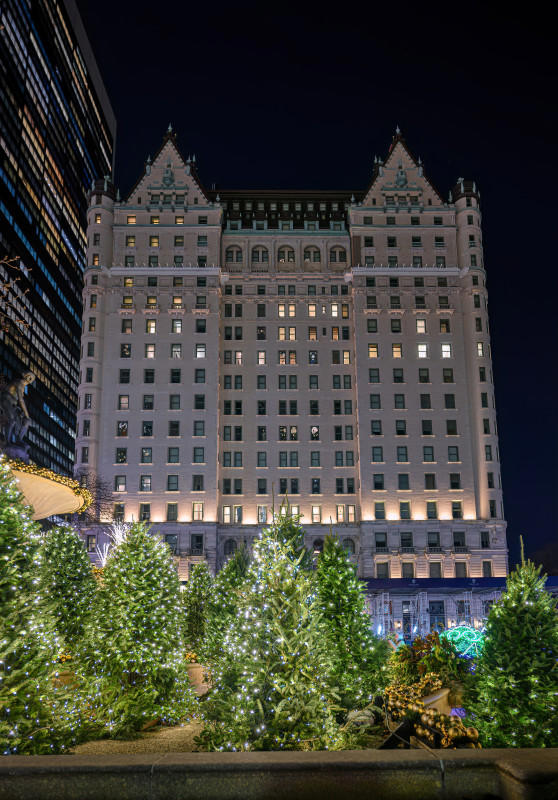 9 movies that have Christmas decor to die for