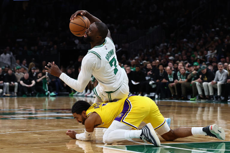 Boston Celtics keep the wins coming, beat Los Angeles Lakers at home ...