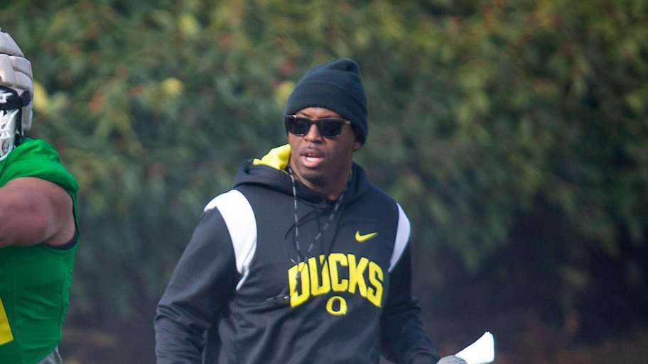 Five things to know about new Oregon defensive coordinator Chris Hampton