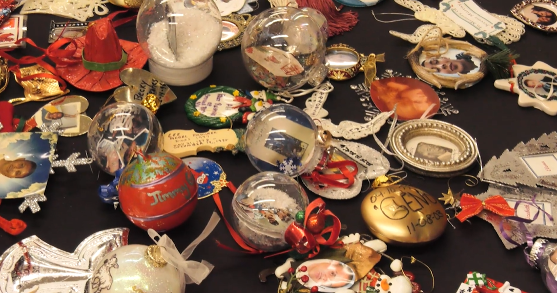 Ceremonia en Houston honra a víctimas de homicidio con árbol ...