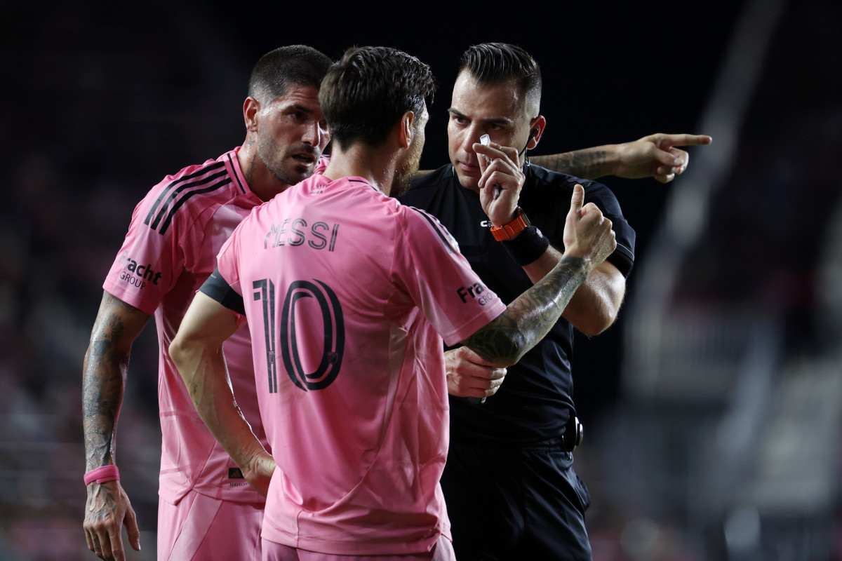 Whitecaps star accuses Messi & Inter Miami of influencing referee ...
