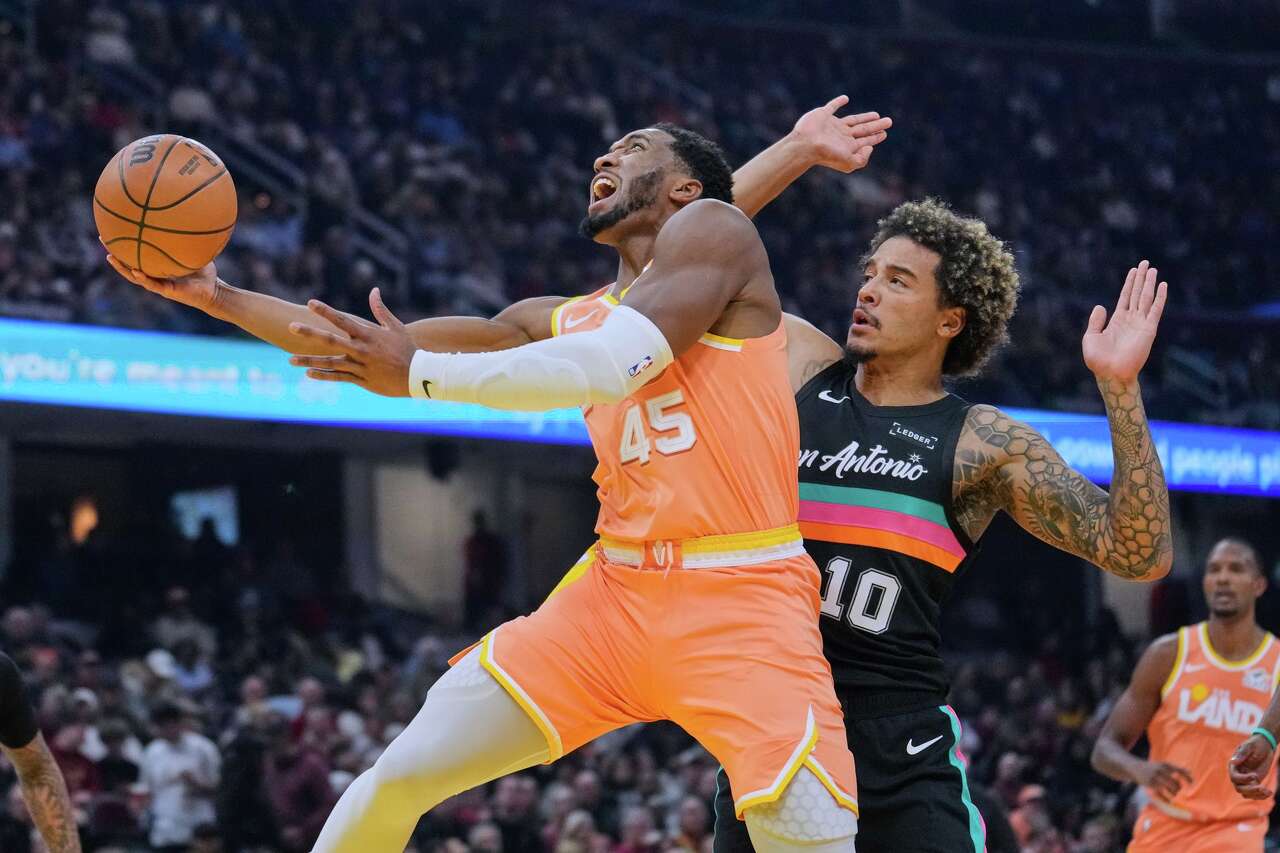 Spurs vs. Cavaliers: How to watch the game, who's starting, who's out