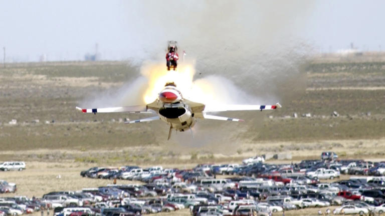 Pilot safe after USAF Thunderbirds F-16 crash in California