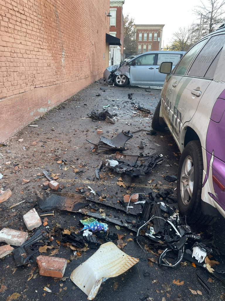 Vehicle crashes into South St. Louis Quick Fix Pet Clinic