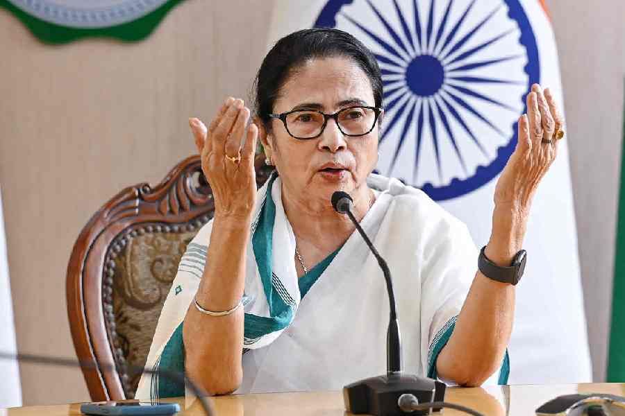 Mamata launches border-focused election outreach
