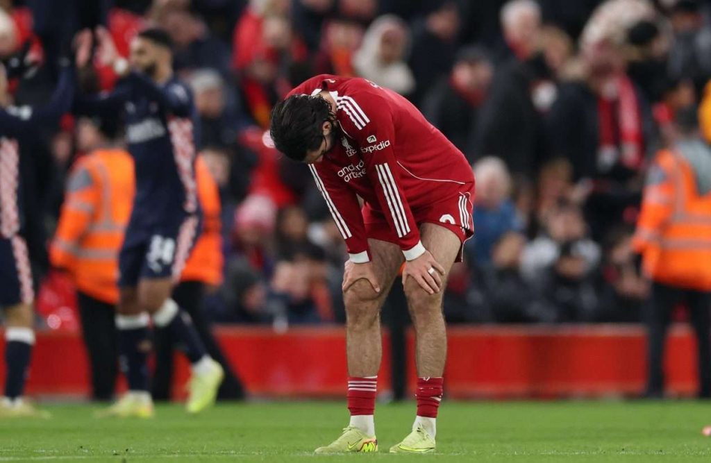 Arne Slot arvosteli oman pelaajansa ratkaisua: "Tuollaista ei pitäisi ...