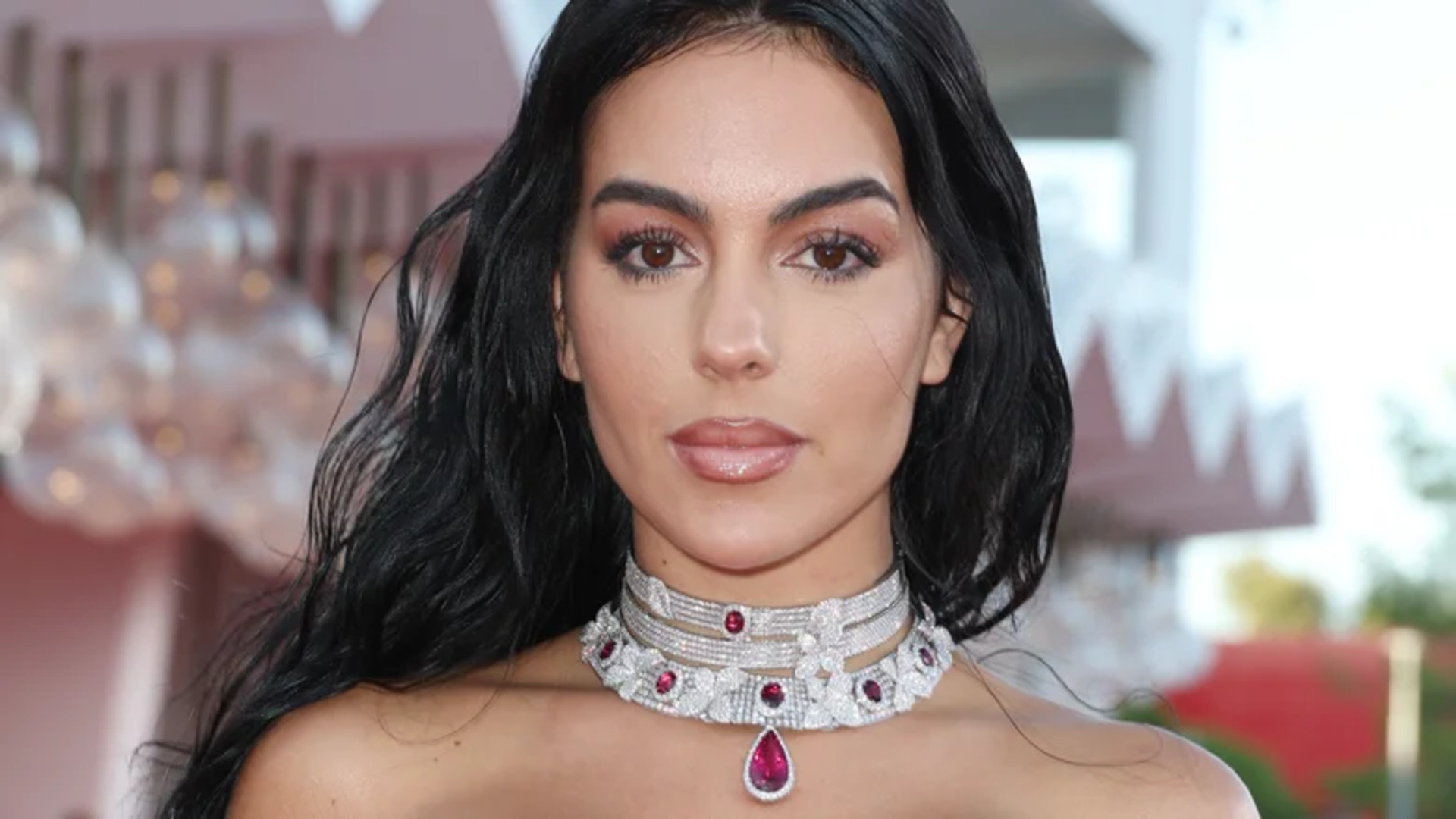 Georgina Rodríguez looks so different with makeup