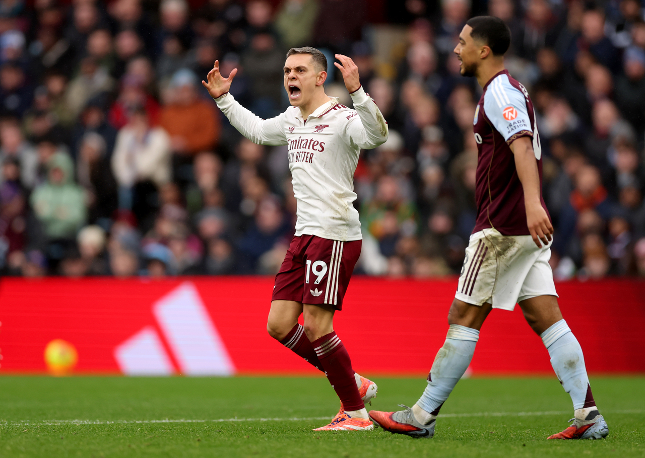 Villa surpreende com golo tardio e vence Arsenal