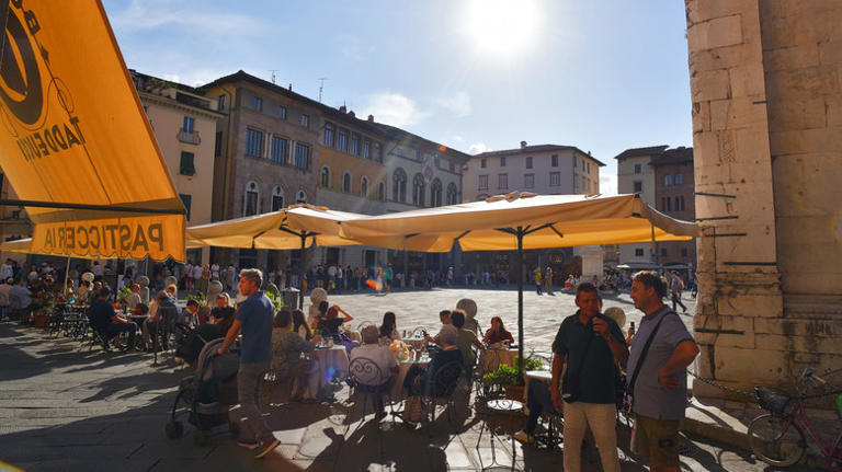 Rick Steves' favorite place in Italy for café-sitting