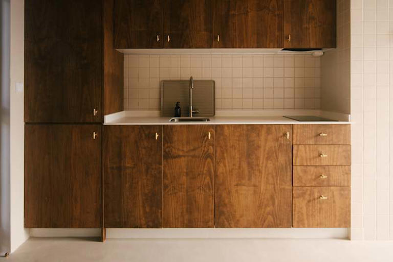 This kitchen cabinet color can kill your home's resale value, according ...