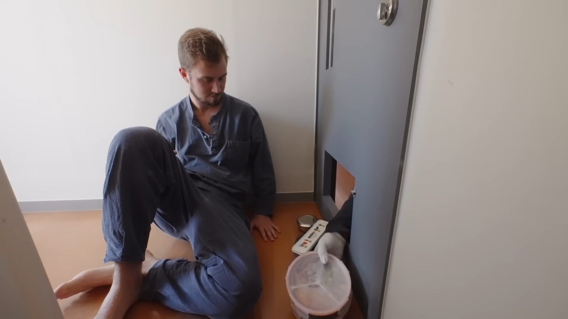 Why thousands pay to be locked in a Korean prison for $88