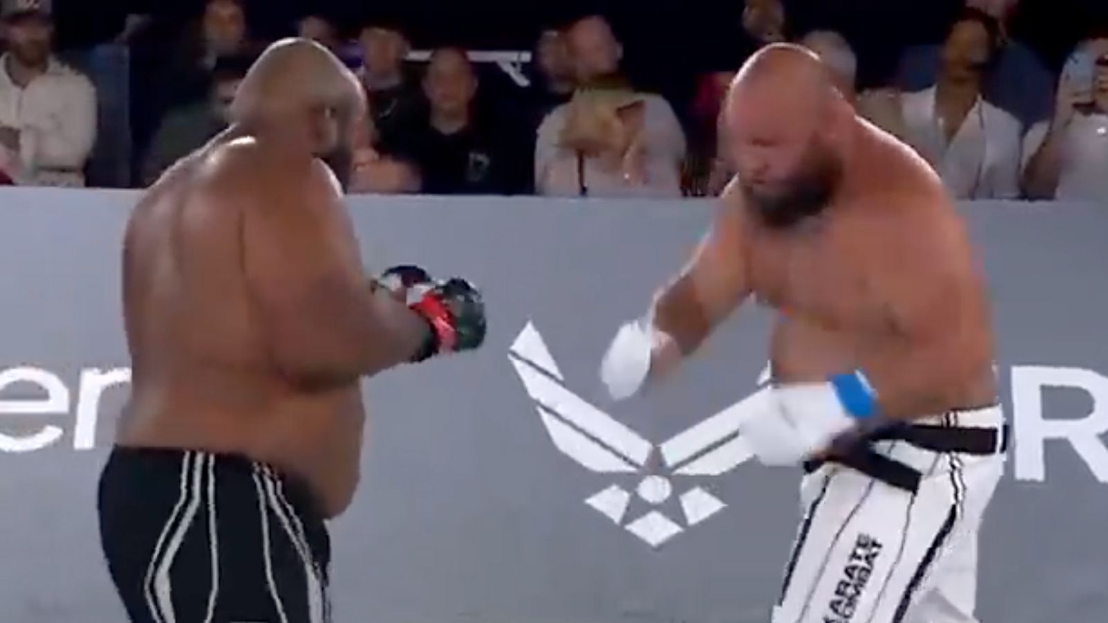 Chris Barnett scores wild 61 second finish in Karate Combat 58 debut ...