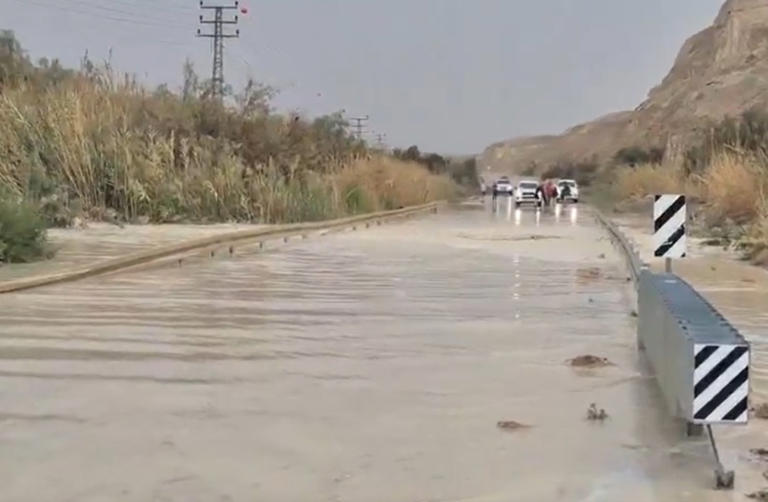 Flash flooding causes highways to close to and from Eilat