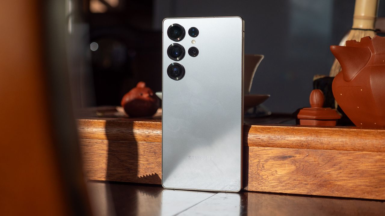 Samsung Galaxy S25 users can now officially try One UI 8.5