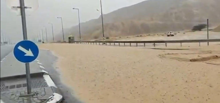 Flash flooding causes highways to close to and from Eilat