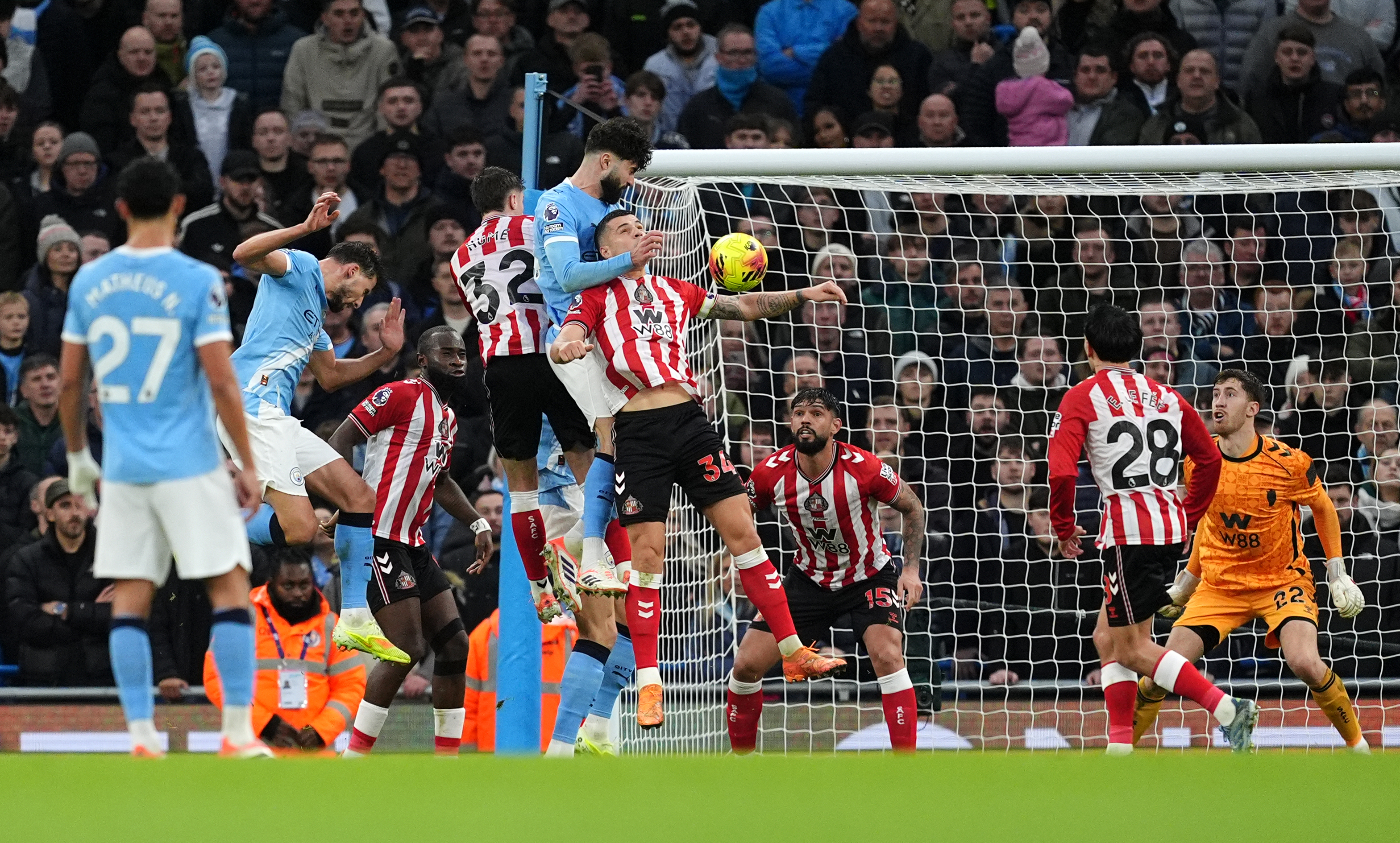 Man City close gap on leaders Arsenal with one-sided win over Sunderland