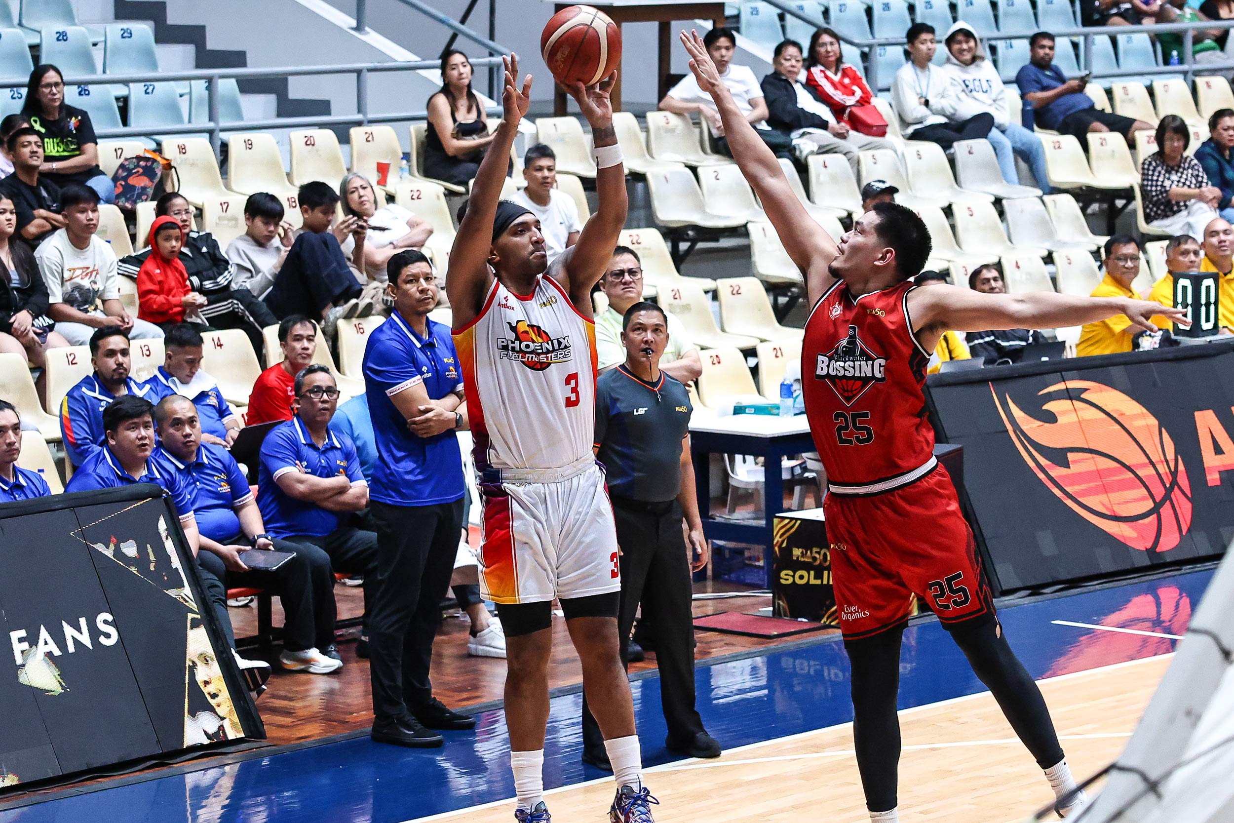 PBA: Jason Perkins scores 33, Phoenix beats Blackwater