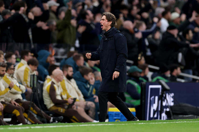 Frank not fazed by Tottenham atmosphere amid rising dissent from fans