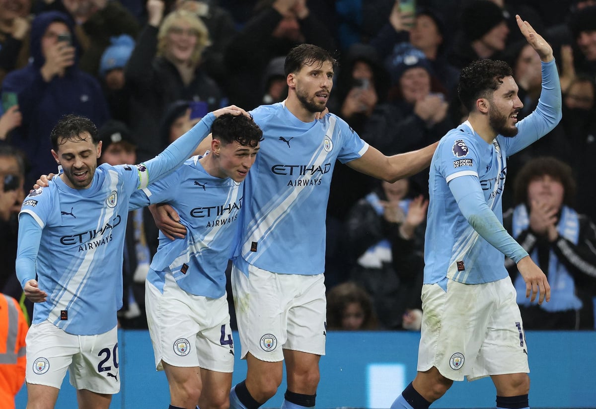 Man City blow Sunderland away to gain ground on Arsenal