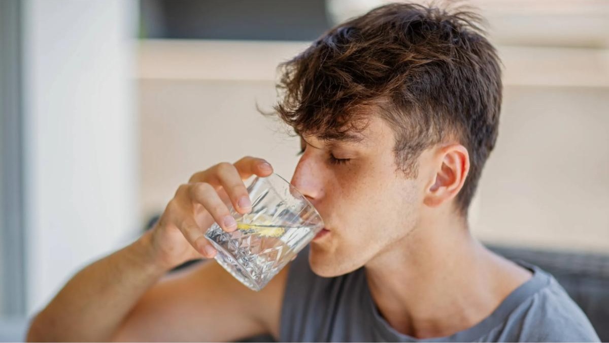 Can drinking more water really lower your blood pressure? Doctors ...