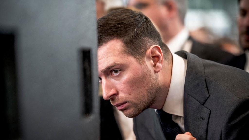 Jordan Bardella s’affiche avec Maria Carolina de Bourbon et obtient l ...