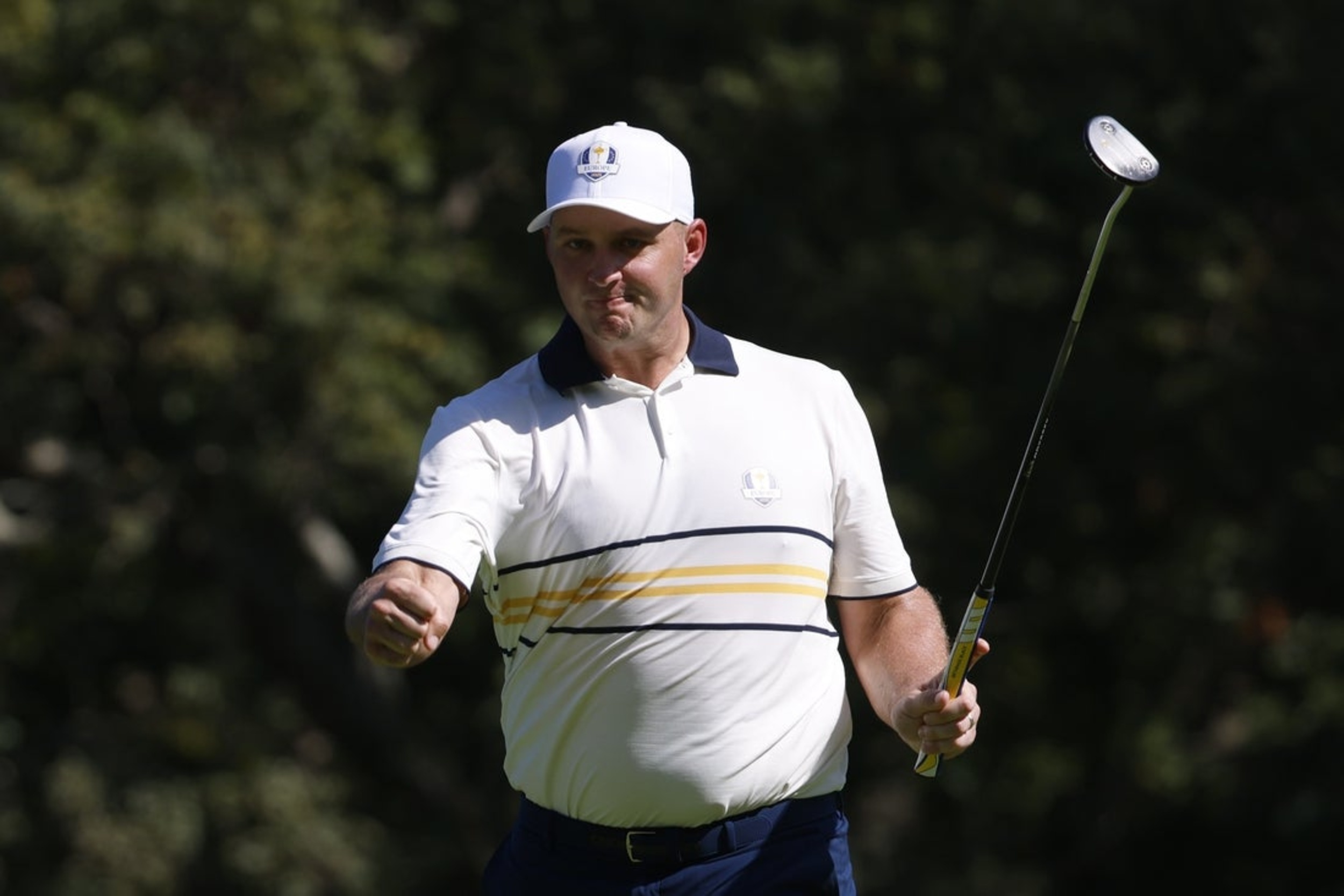 Sepp Straka (64) surges into Hero lead; Scottie Scheffler 1 back