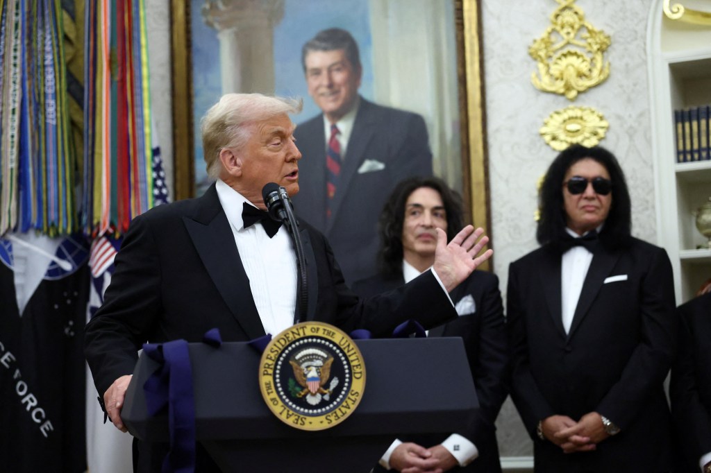 Trump awards medals to Kennedy Center honorees Gene Simmons, George ...