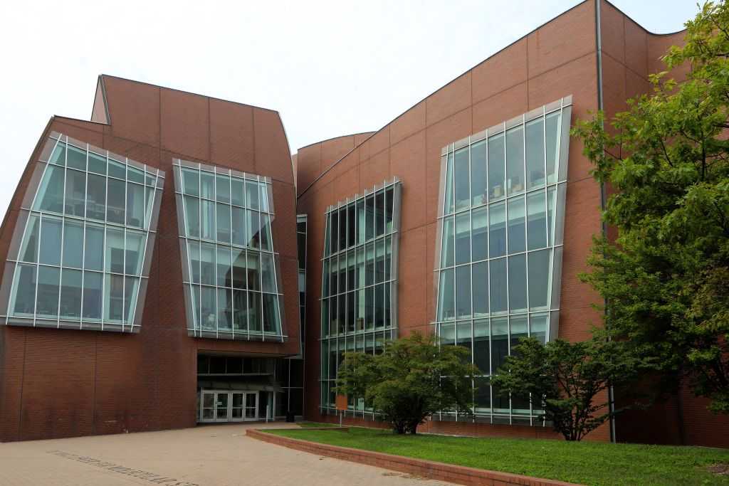 Famed architect Frank Gehry has died — this college campus building was ...