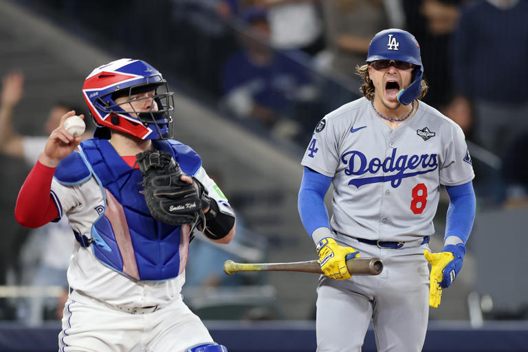 Dodgers interested in bringing back 34-year-old veteran: report