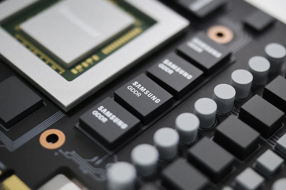 Samsung Electronics poised to retake No. 1 spot in global DRAM market ...