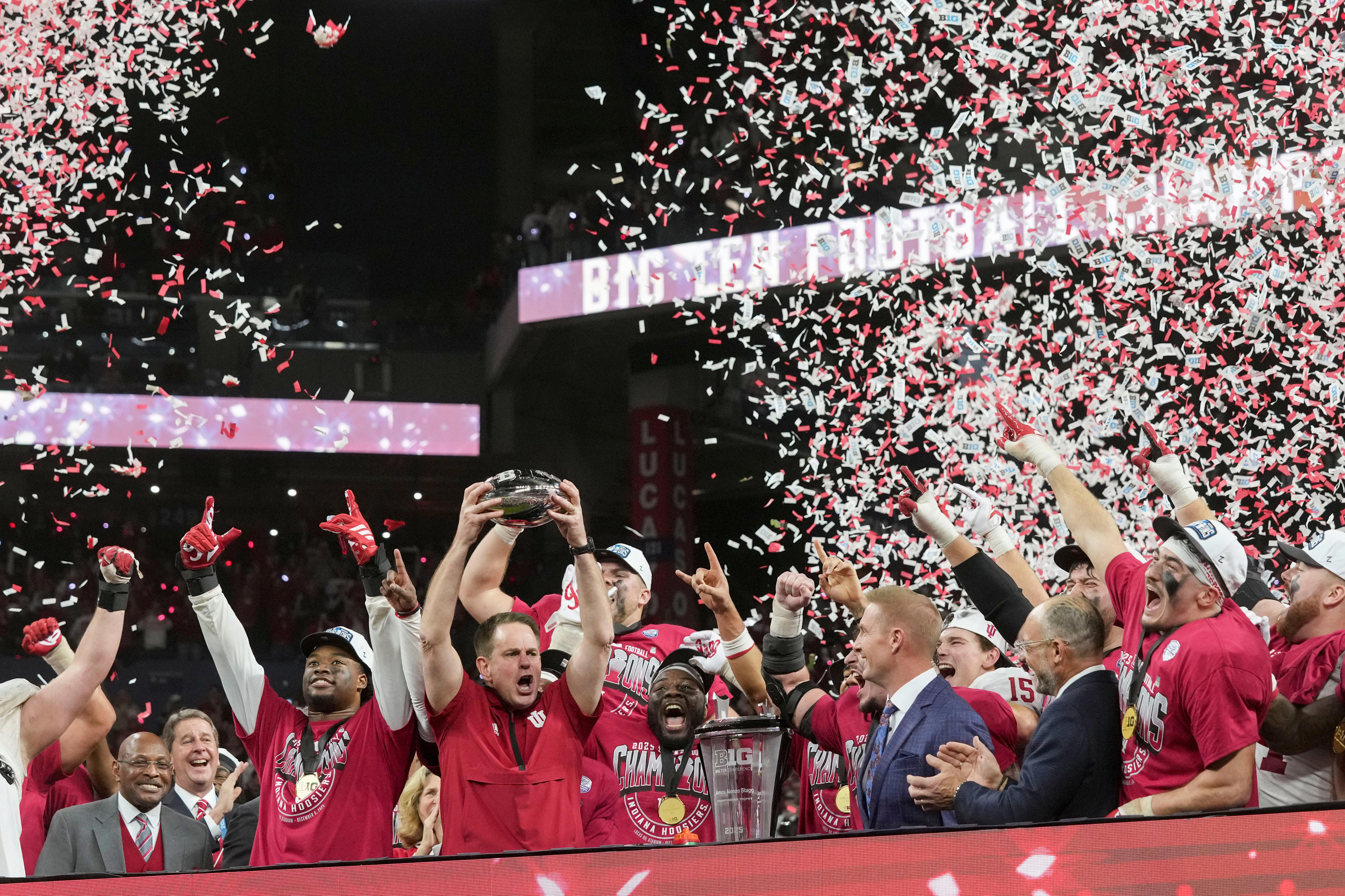 See how much bonus money Indiana football coach Curt Cignetti has ...