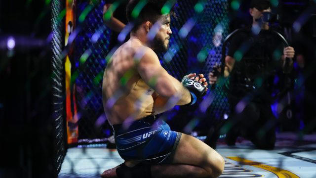 Van wins flyweight title at UFC 323 after Pantoja suffers fluke injury