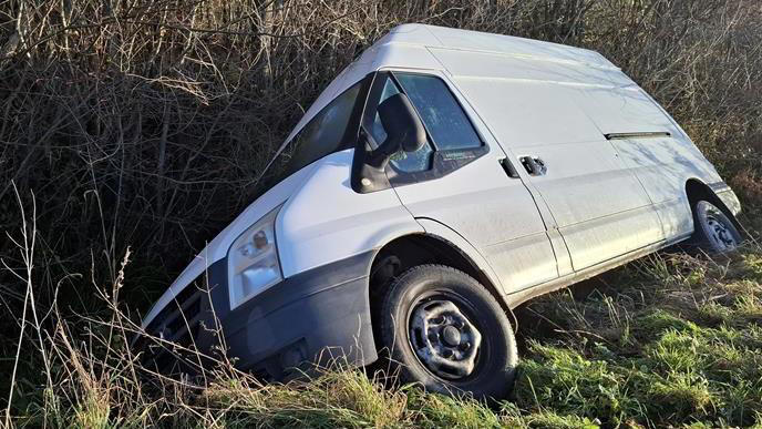 Suspected cable thieves abandon van stuck in ditch