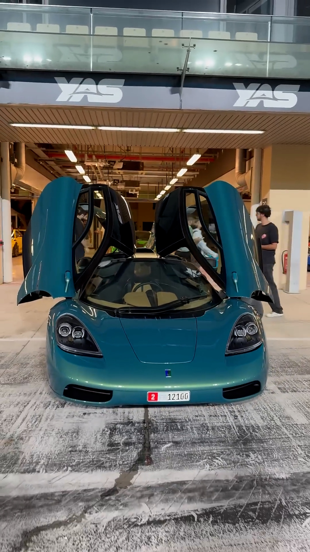 T50 rondje met de deuren omhoog