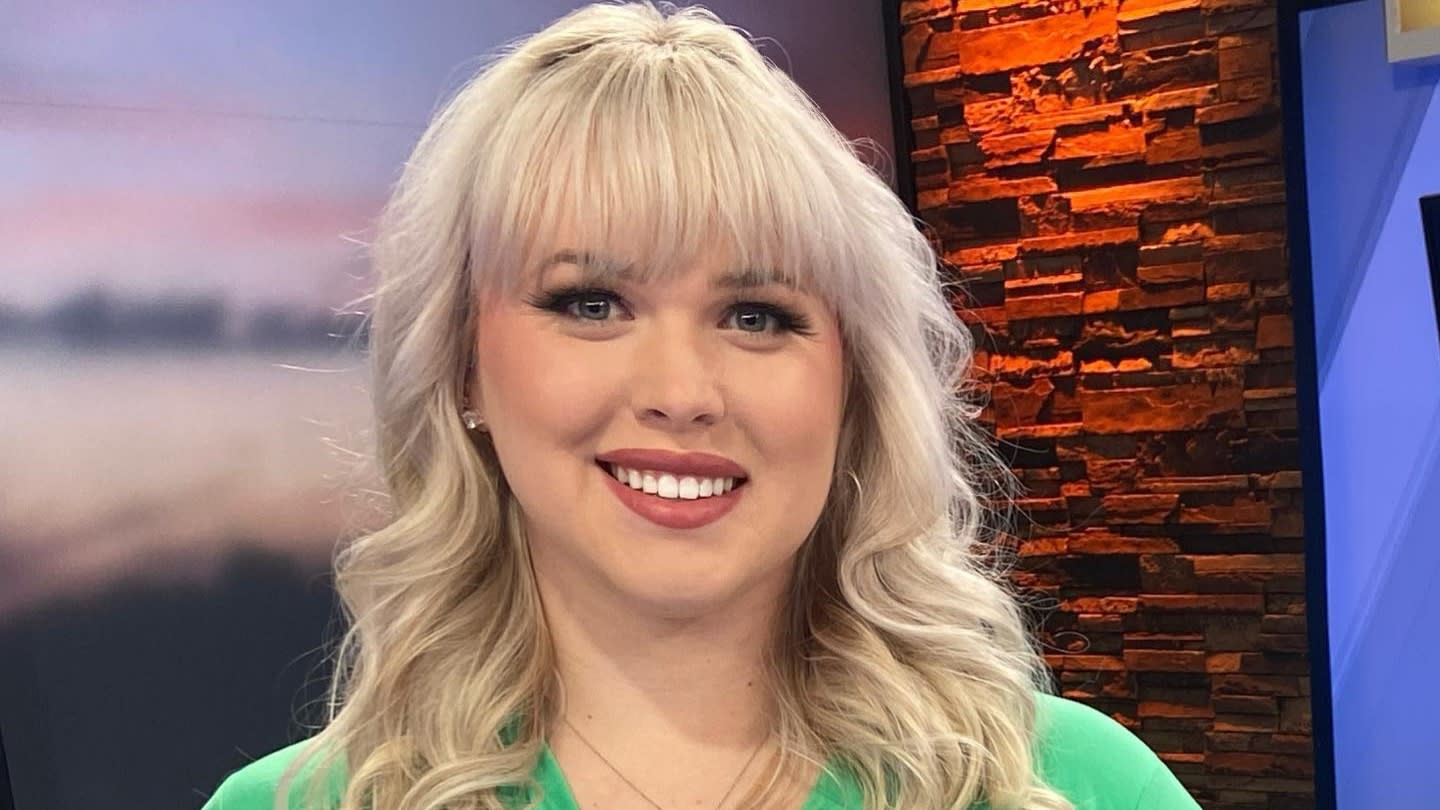 10 photos of Carissa Codel the curvy Missouri morning news anchor who ...