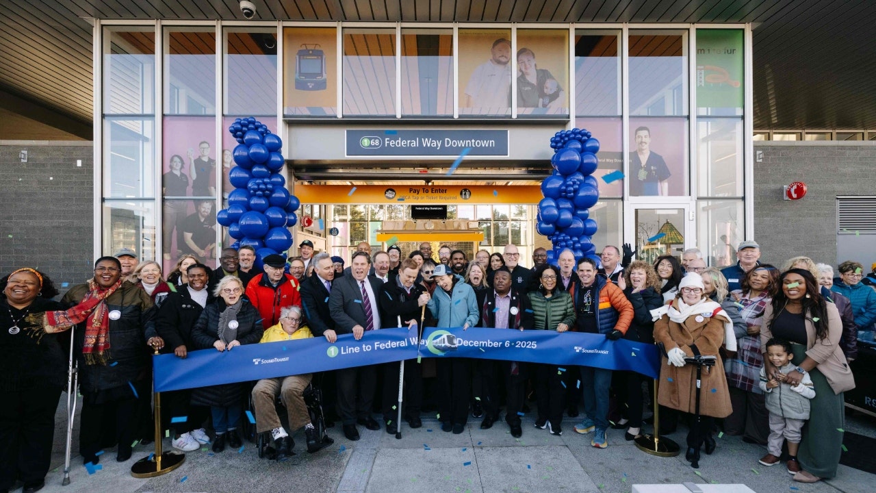 Federal Way, WA light rail extension officially opens to public