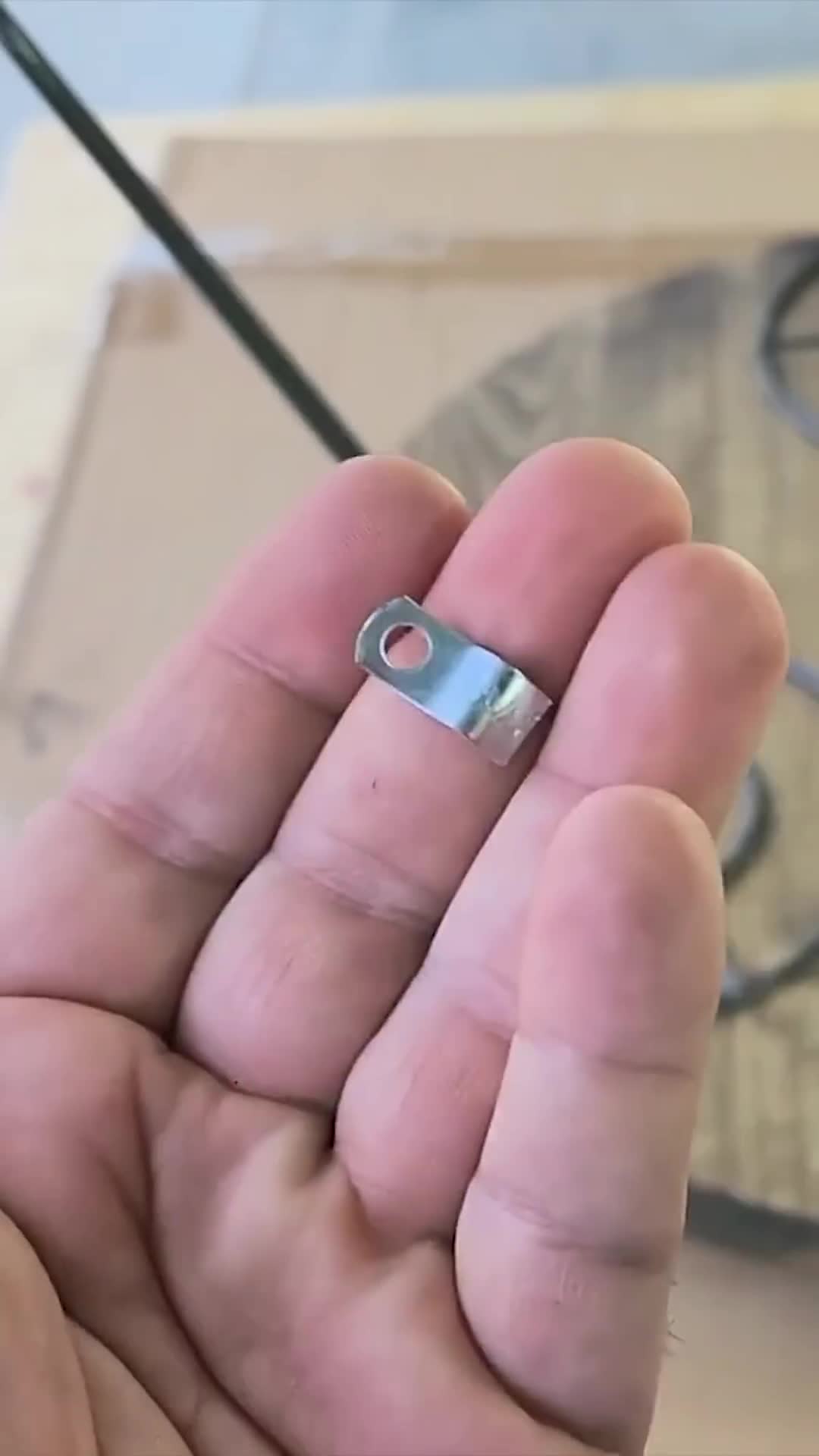 Grab a Dollar Tree paper towel holder & a wood round 🤯