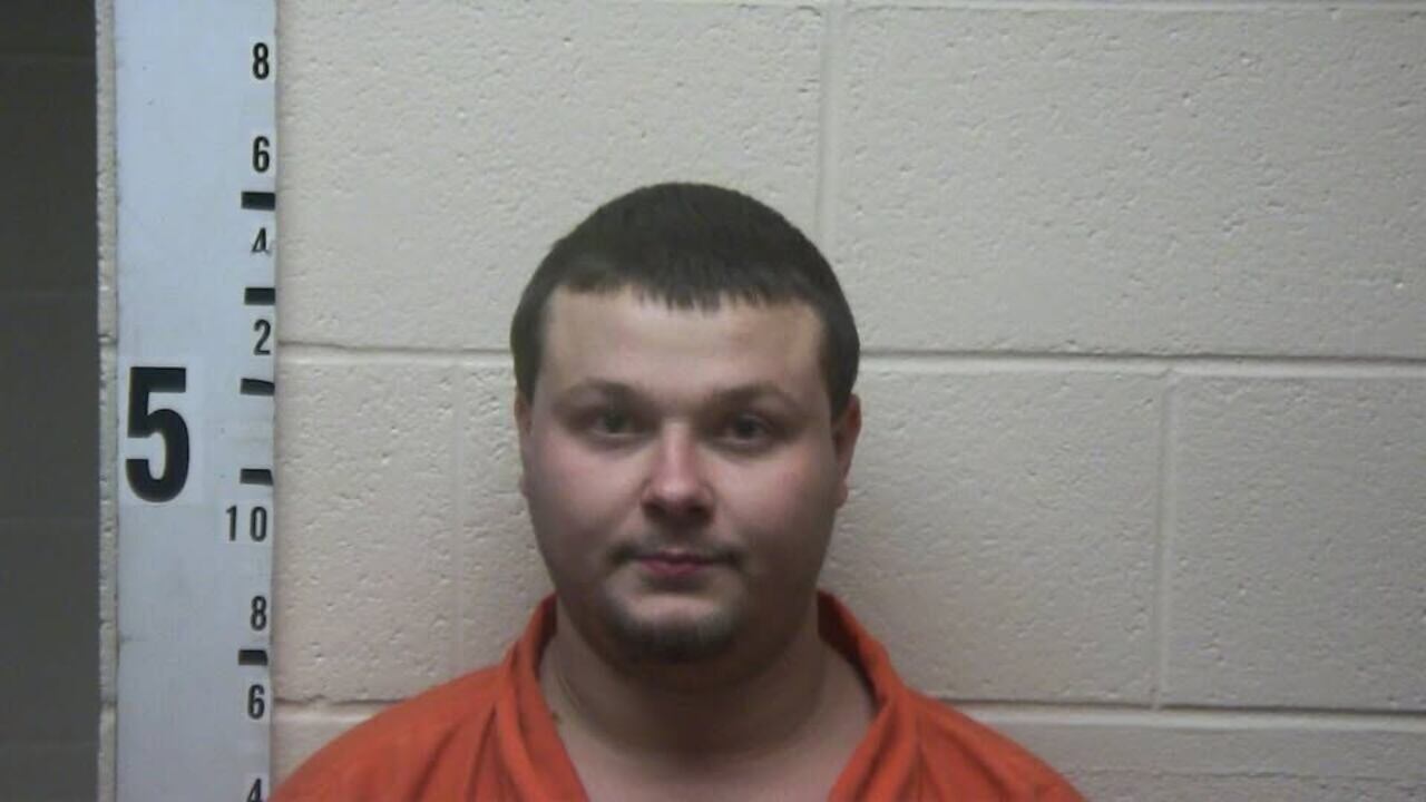 Man caught after shooting his girlfriend with 4-year-old inside home ...