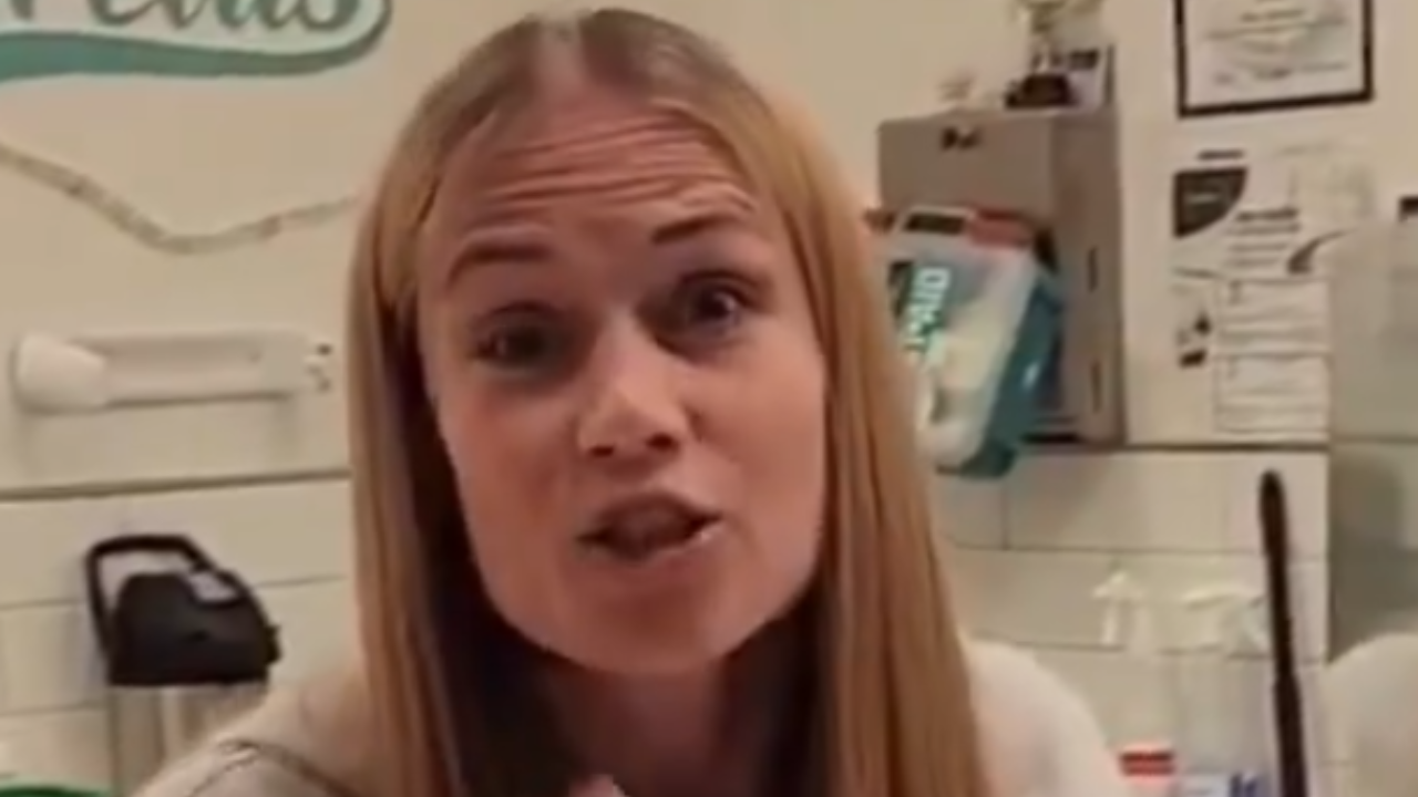 Fundraiser For Fired Cinnabon Worker Crystal Raises Over 20 000 After