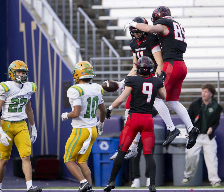 Archbishop Murphy handles Tumwater in 2A championship game, 35-20
