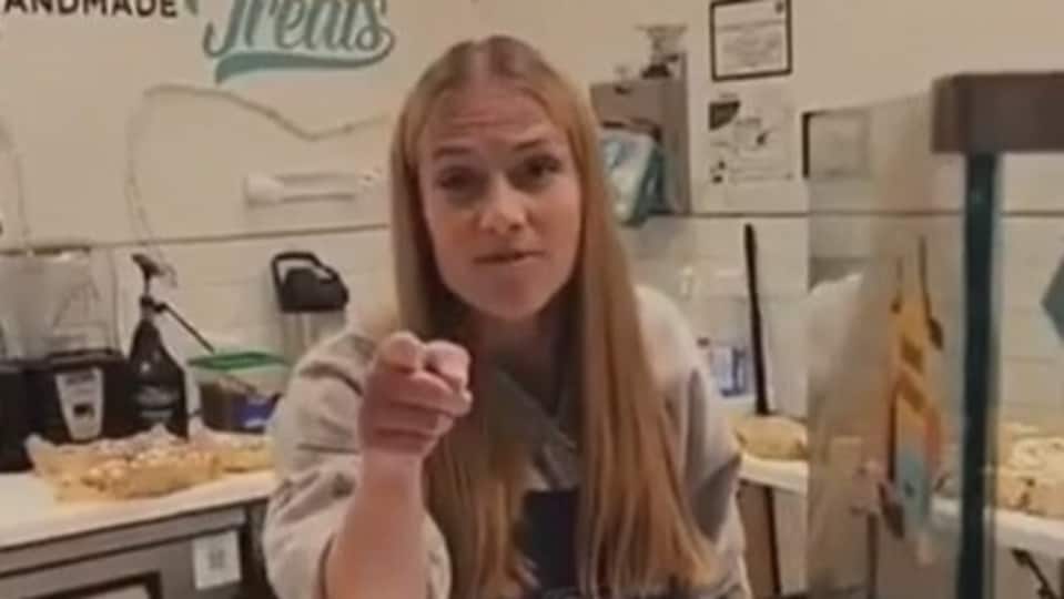 Viral Video Cinnabon Wisconsin Employee Harasses Somali Couple With