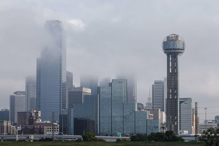 Most of Dallas-Fort Worth under a dense fog advisory until Sunday morning